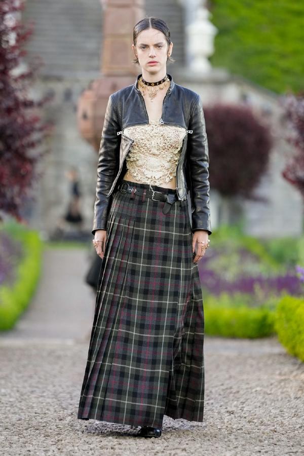 Dior Cruise 2025 in Scotland: From Romanticism to PunkFashionela