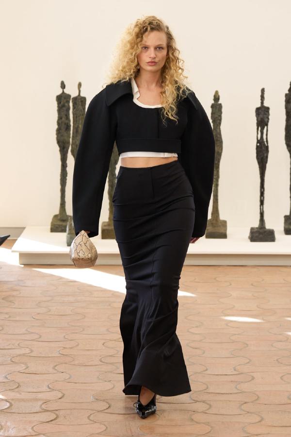 Jacquemus Spring 2024 Les Sculptures collection - Fashionela